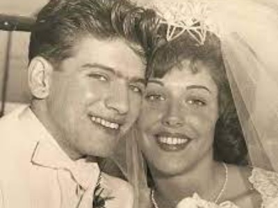 Kelly Ripa Mother Esther Ripa Husband, Mother-Hood, Net Worth & More