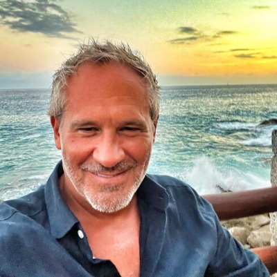 Arath de la Torre's Biography: Age, Family, Net Worth, And Relationship ...