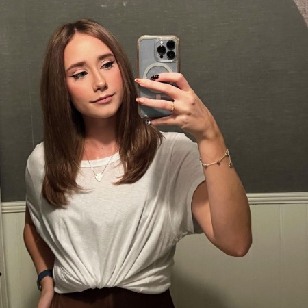 Who Is Lili Reinhart's Sister Tess Reinhart? About Her Net Worth ...