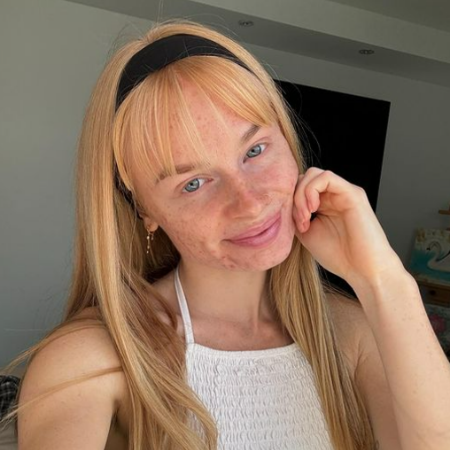 "Mia Fizz: YouTuber, Author & Inspiring Social Media Star"