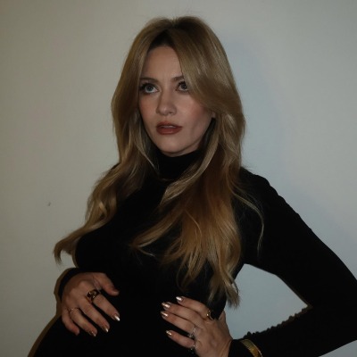 Explore Meredith Hagner's Life: From Acting Stardom to Marriage ...