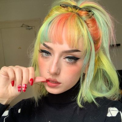 Discover Eve Fraser: Rising Social Media Star and Fashion Influencer.