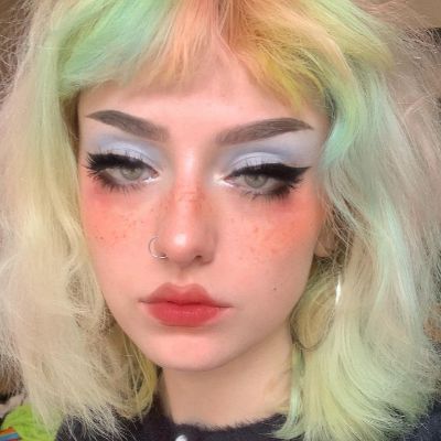 Discover Eve Fraser: Rising Social Media Star and Fashion Influencer.