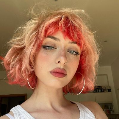 Discover Eve Fraser: Rising Social Media Star and Fashion Influencer.