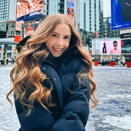 "Anna McNulty: Canadian Contortionist, YouTuber, and Fitness Influencer ...