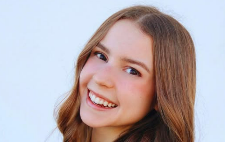 "Anna McNulty: Canadian Contortionist, YouTuber, and Fitness Influencer ...