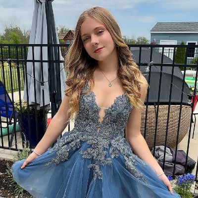 Mia VW Biography 2025: Young TikTok Star from Québec with Viral Dance ...