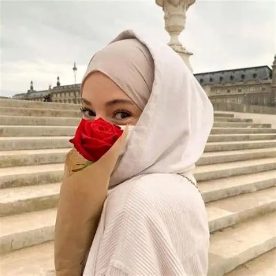 Rima Edbouche - Moroccan Muslim Influencer & Wife of Football Star ...